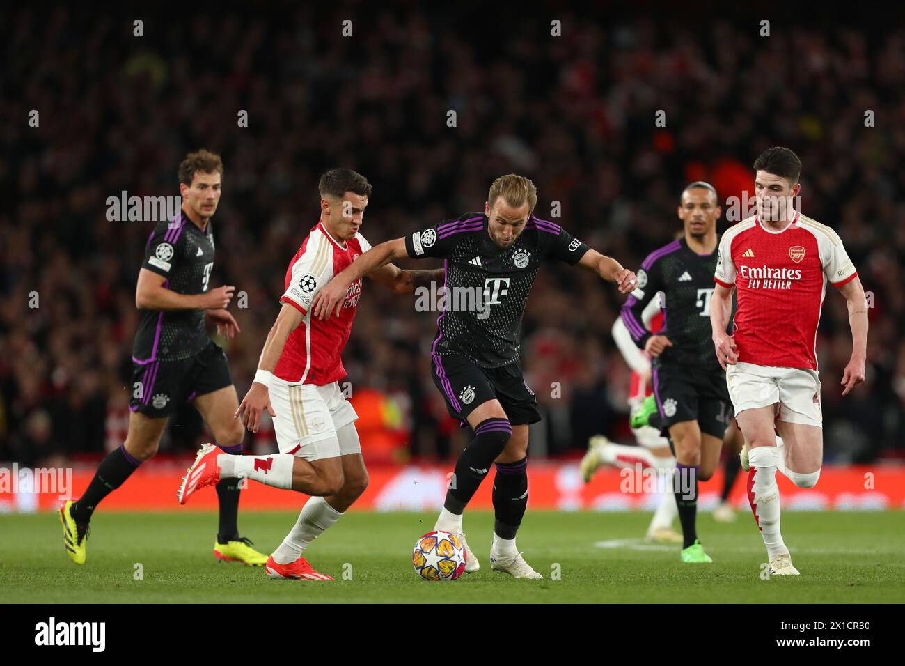 Harry Kane of Bayern Munich in action with Jakub Kiwior (L) and Declan ...
