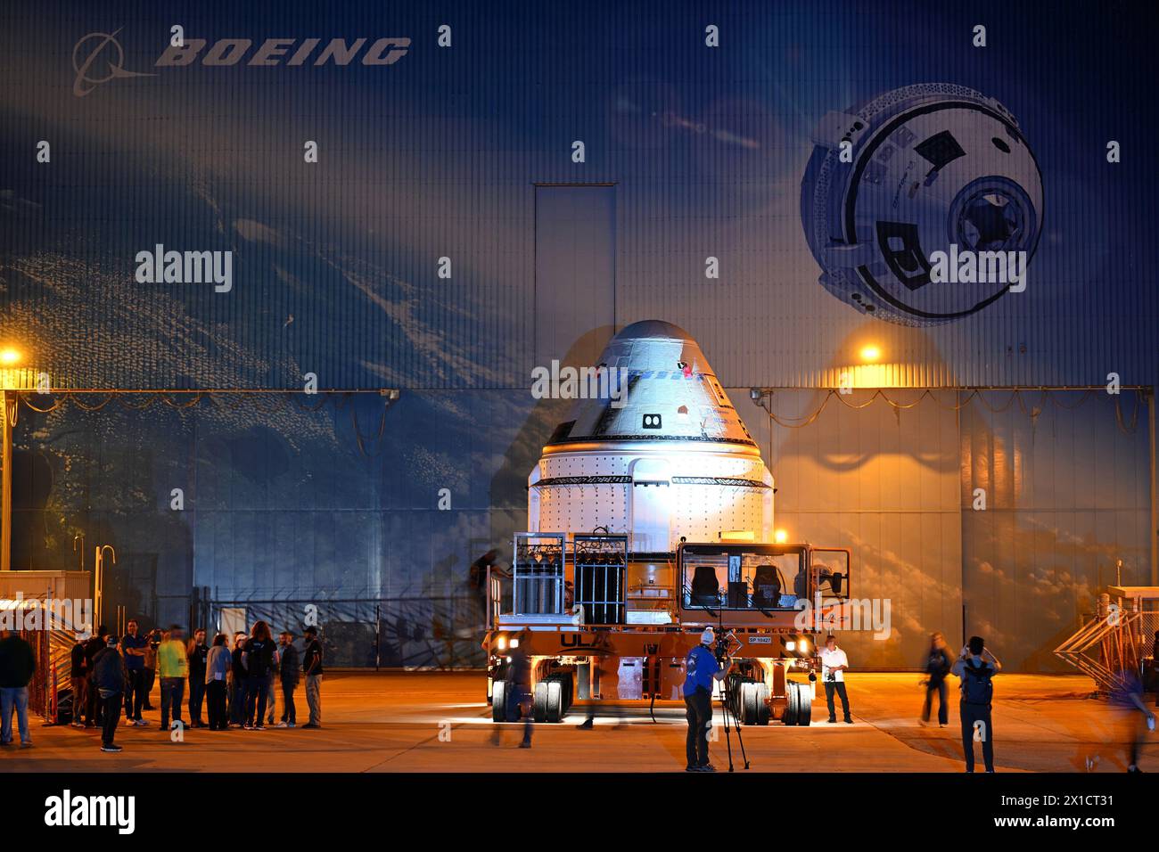 Launch processing hi-res stock photography and images - Alamy