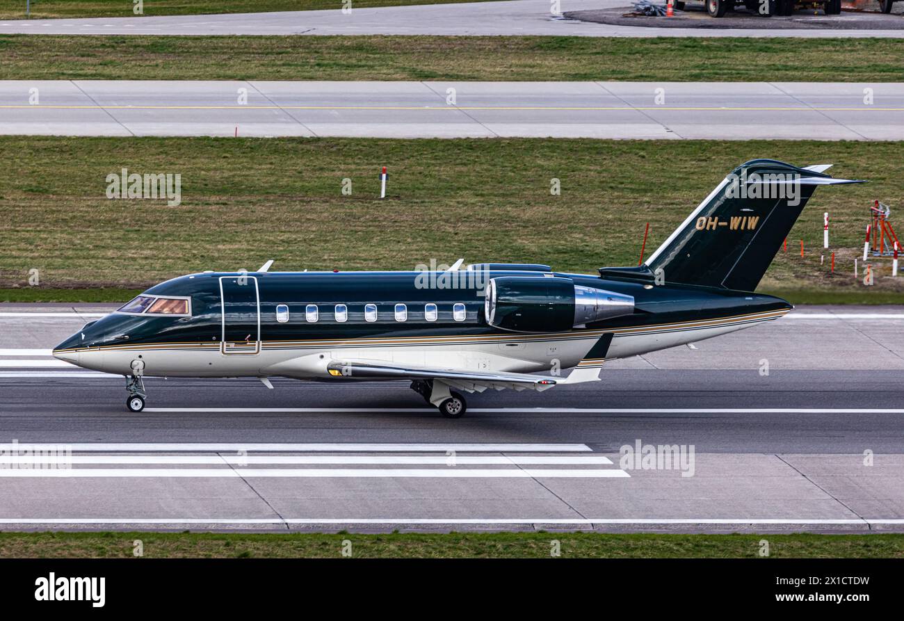 A JetFlite Bombardier Challenger 600 takes off from Zurich Airport ...