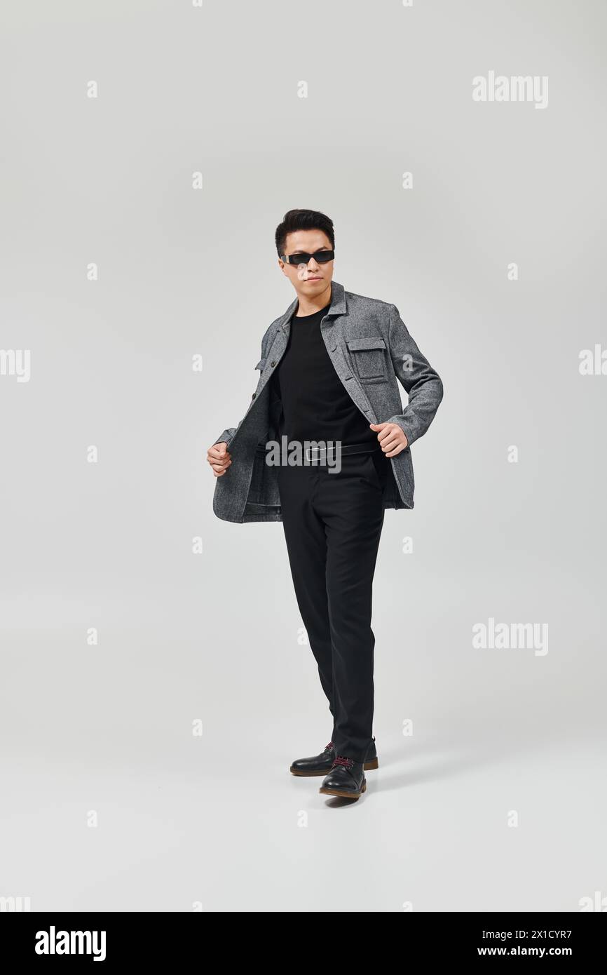 Refined pose hi-res stock photography and images - Alamy