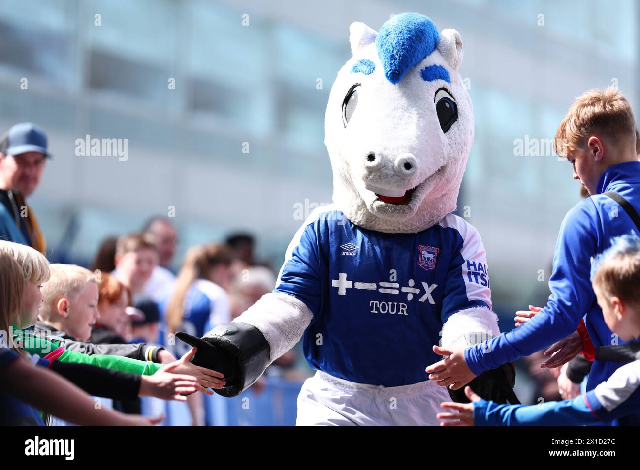 Bluey fans hi-res stock photography and images - Alamy