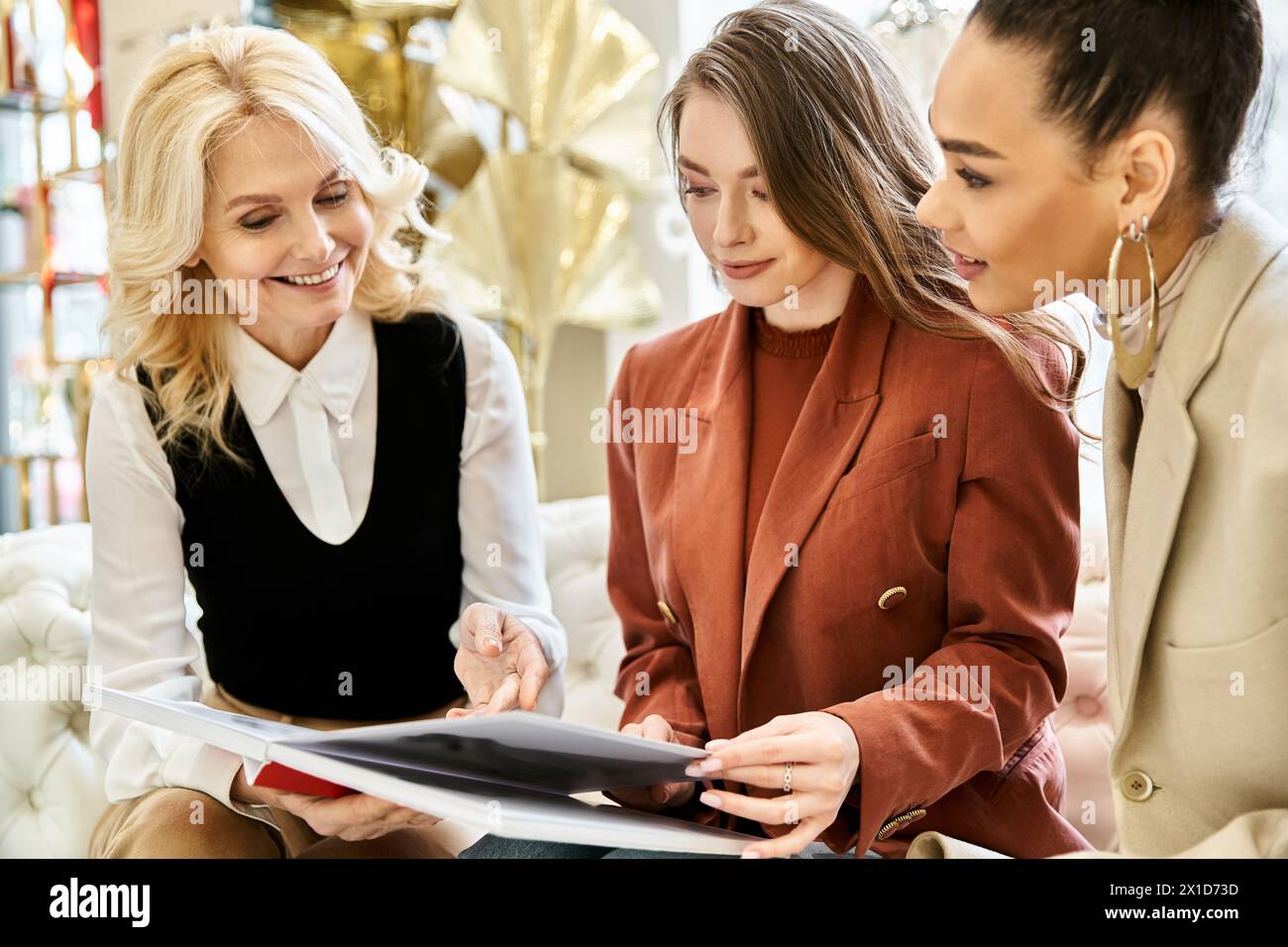 Lively discussions hi-res stock photography and images - Alamy