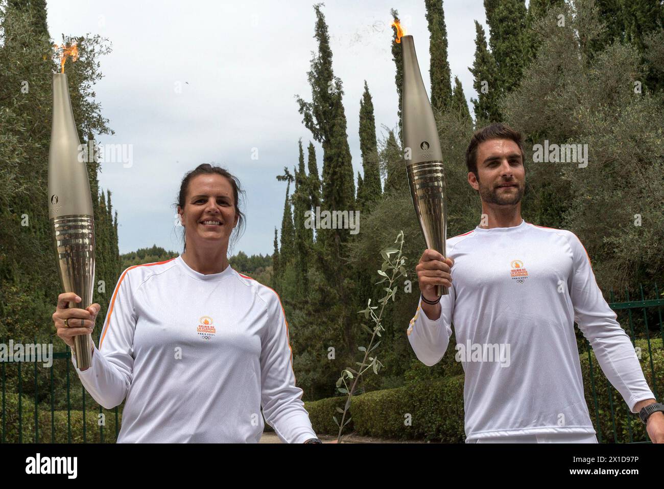 (240416) -- ANCIENT OLYMPIA, April 16, 2024 (Xinhua) -- The first torch ...