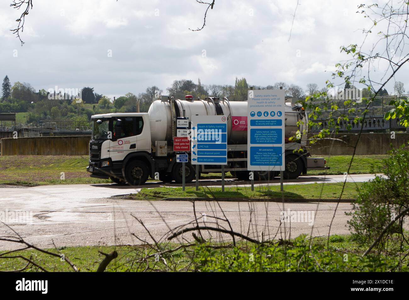 Little Marlow, UK. 16th April, 2024. Thames Water Little Marlow Sewage ...