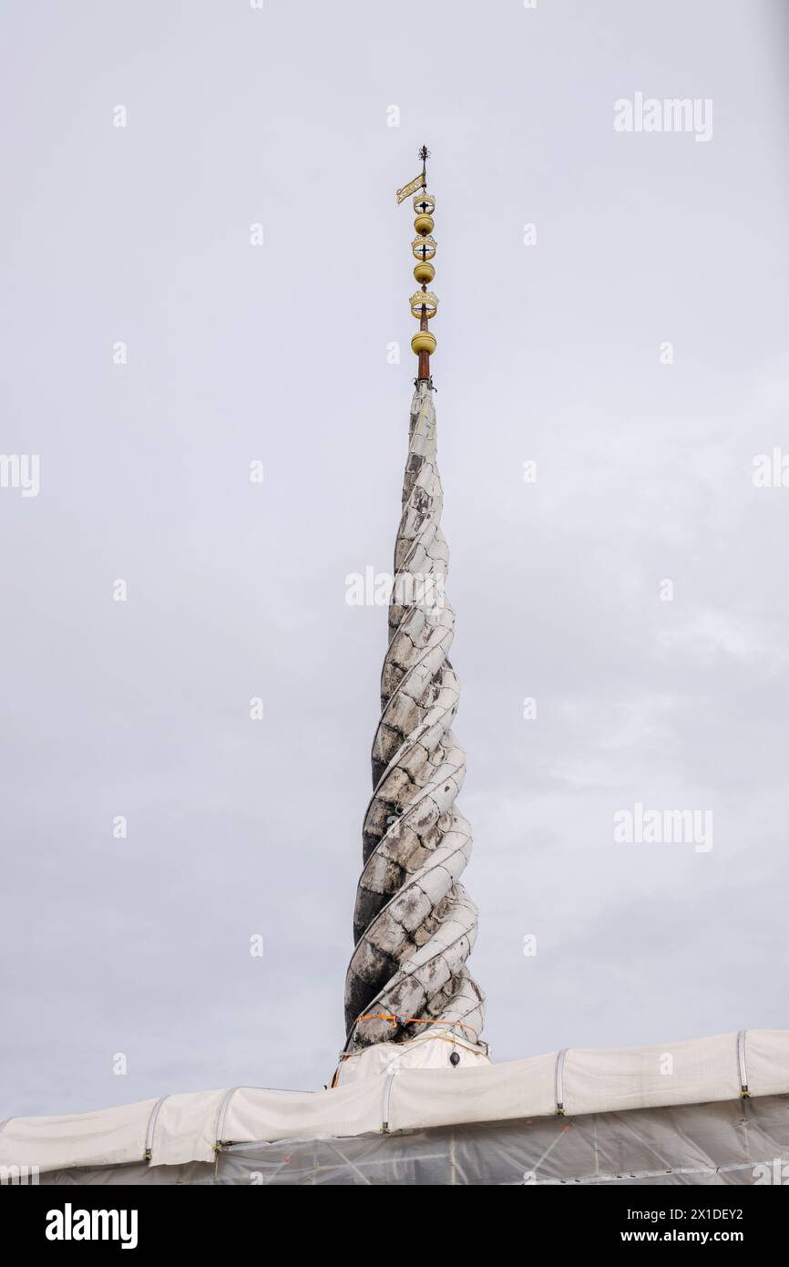 ARCHIVE The roof of the Stock Exchange under renovation, at the Stock ...
