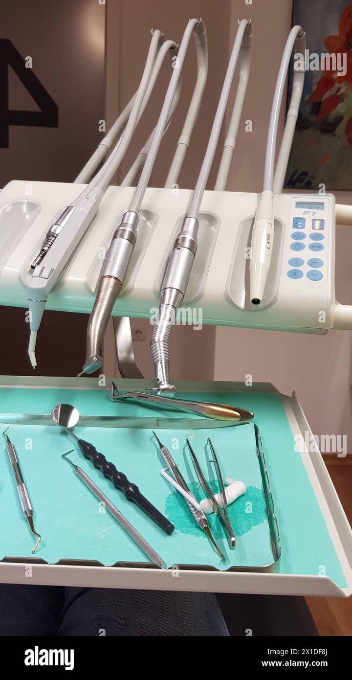 Dentalinstrumente hi-res stock photography and images - Alamy