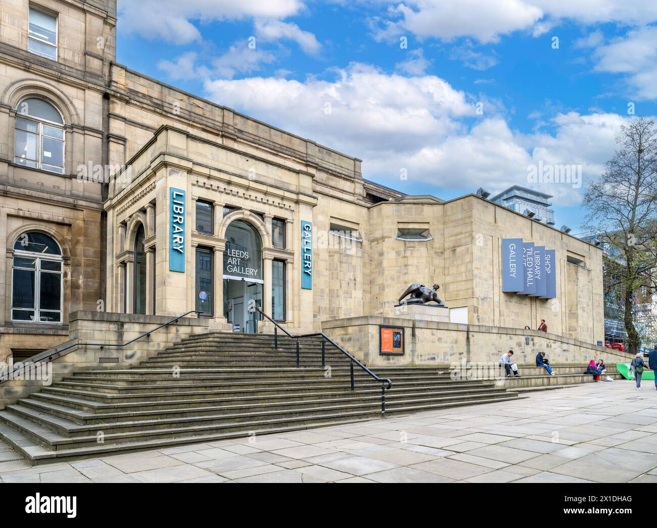 Leeds museum and art galleries hi-res stock photography and images - Alamy