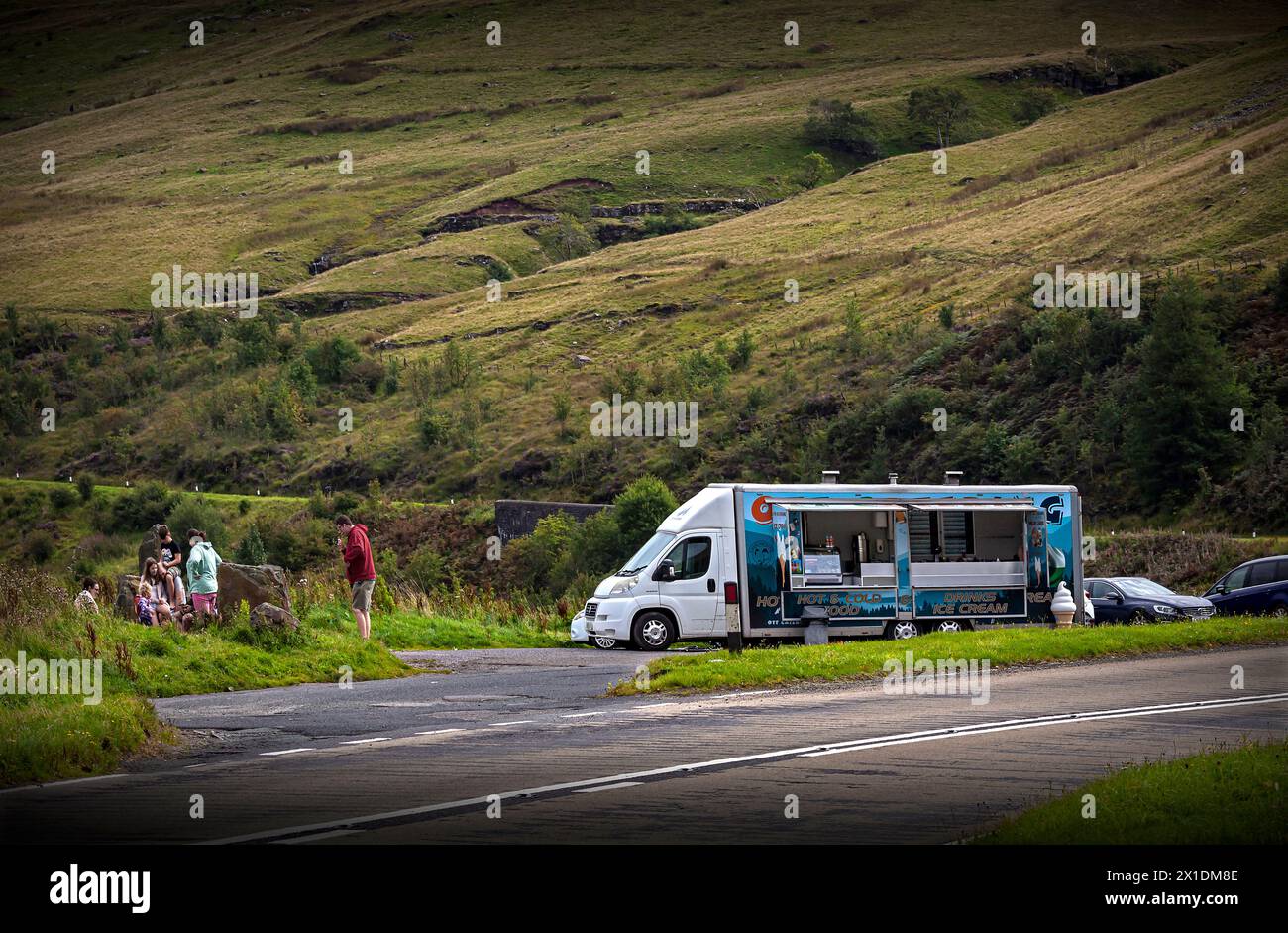 Eating at roadside eating hi-res stock photography and images - Alamy