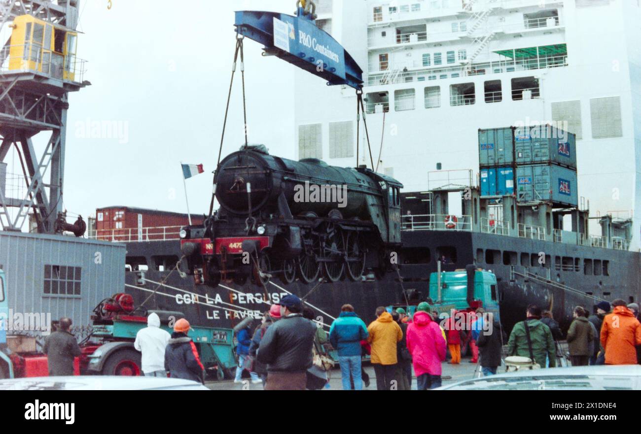 Steam locomotive Flying Scotsman being unloaded from the French ...