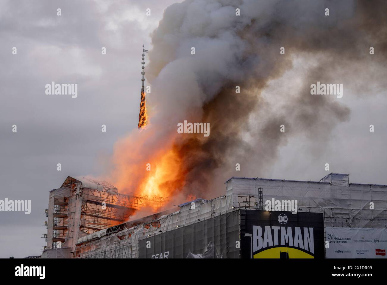 The dragon spire of the Stock Exchange is on fire in Copenhagen on ...