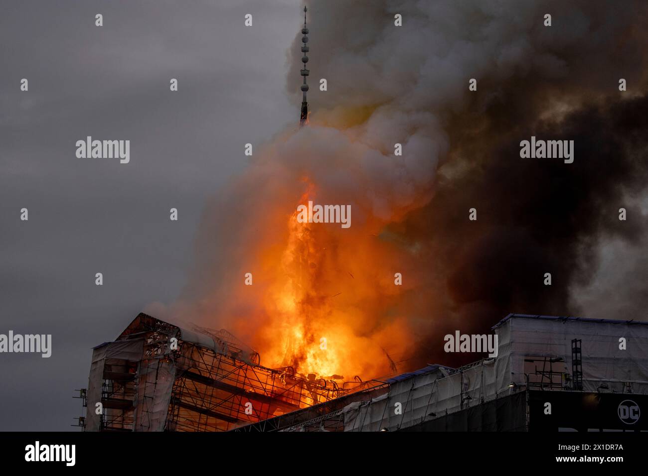 The dragon spire of the Stock Exchange is on fire in Copenhagen on ...