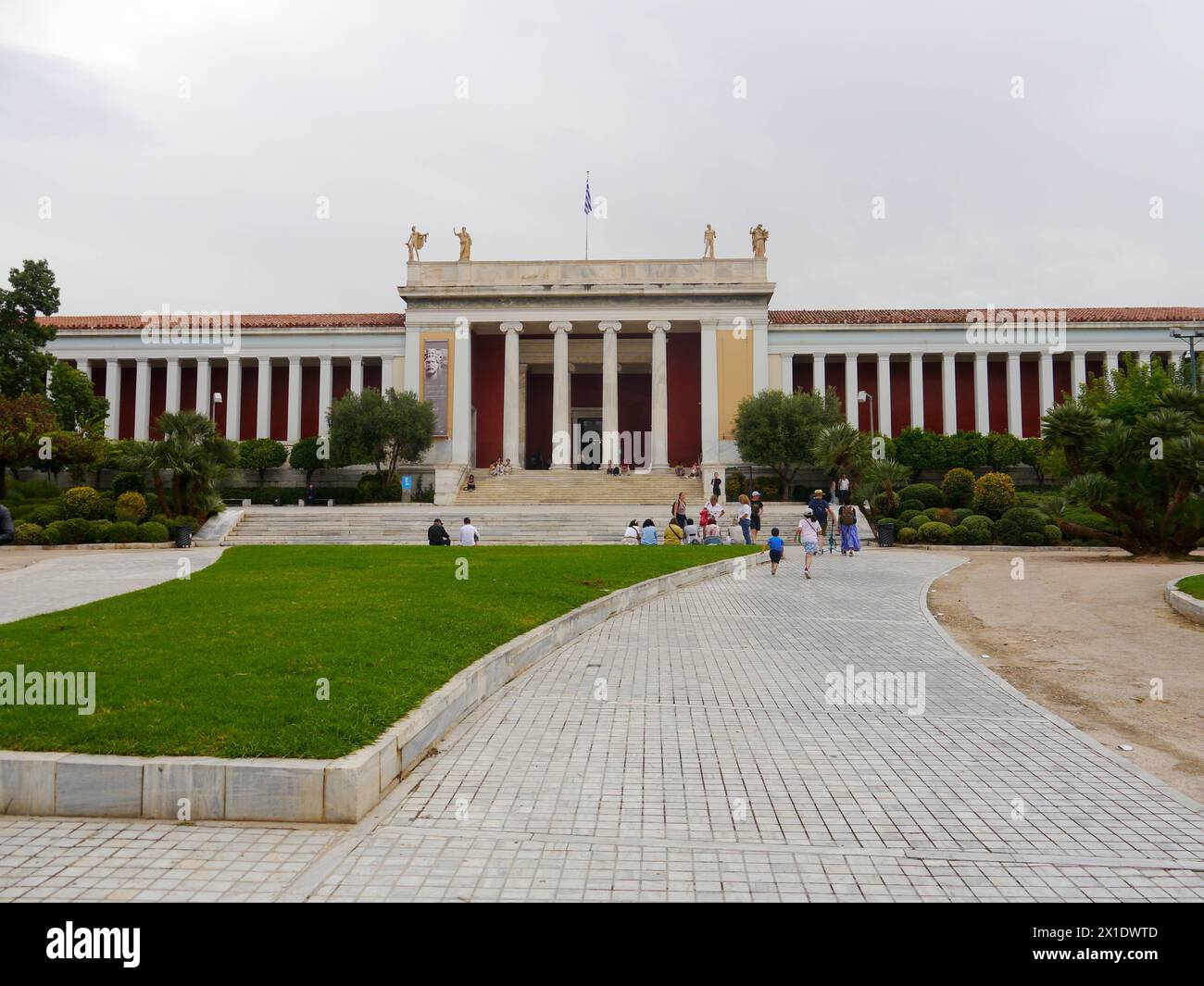 The old Royal Palace that now serves as the Greek Parliament building ...