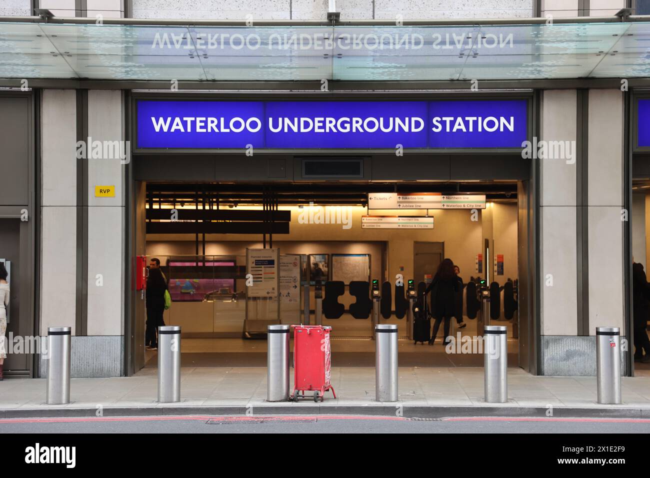 Waterloo London Underground Station Stock Photo - Alamy