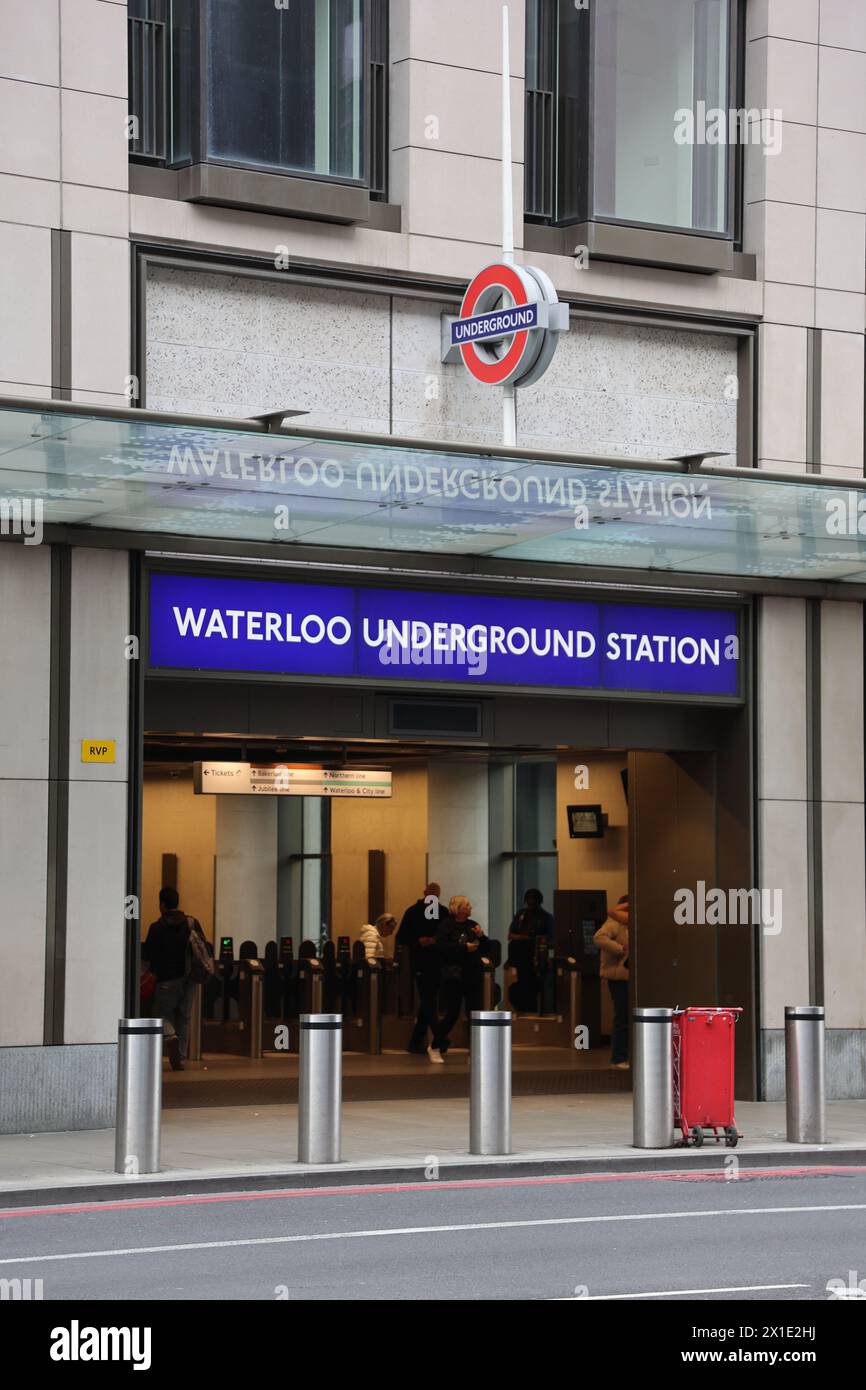Waterloo London Underground Station Stock Photo - Alamy