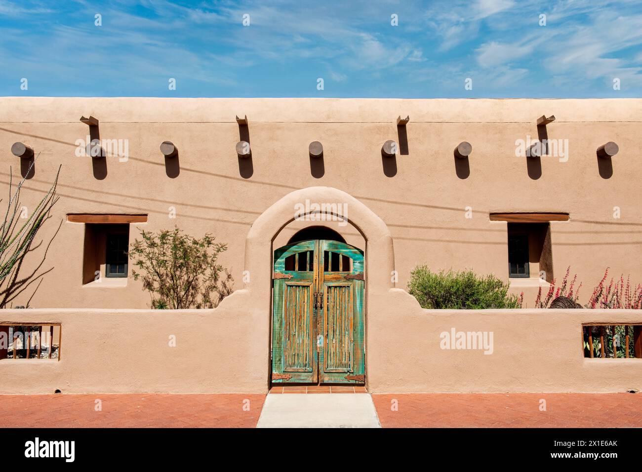 Pueblo style home hi-res stock photography and images - Alamy