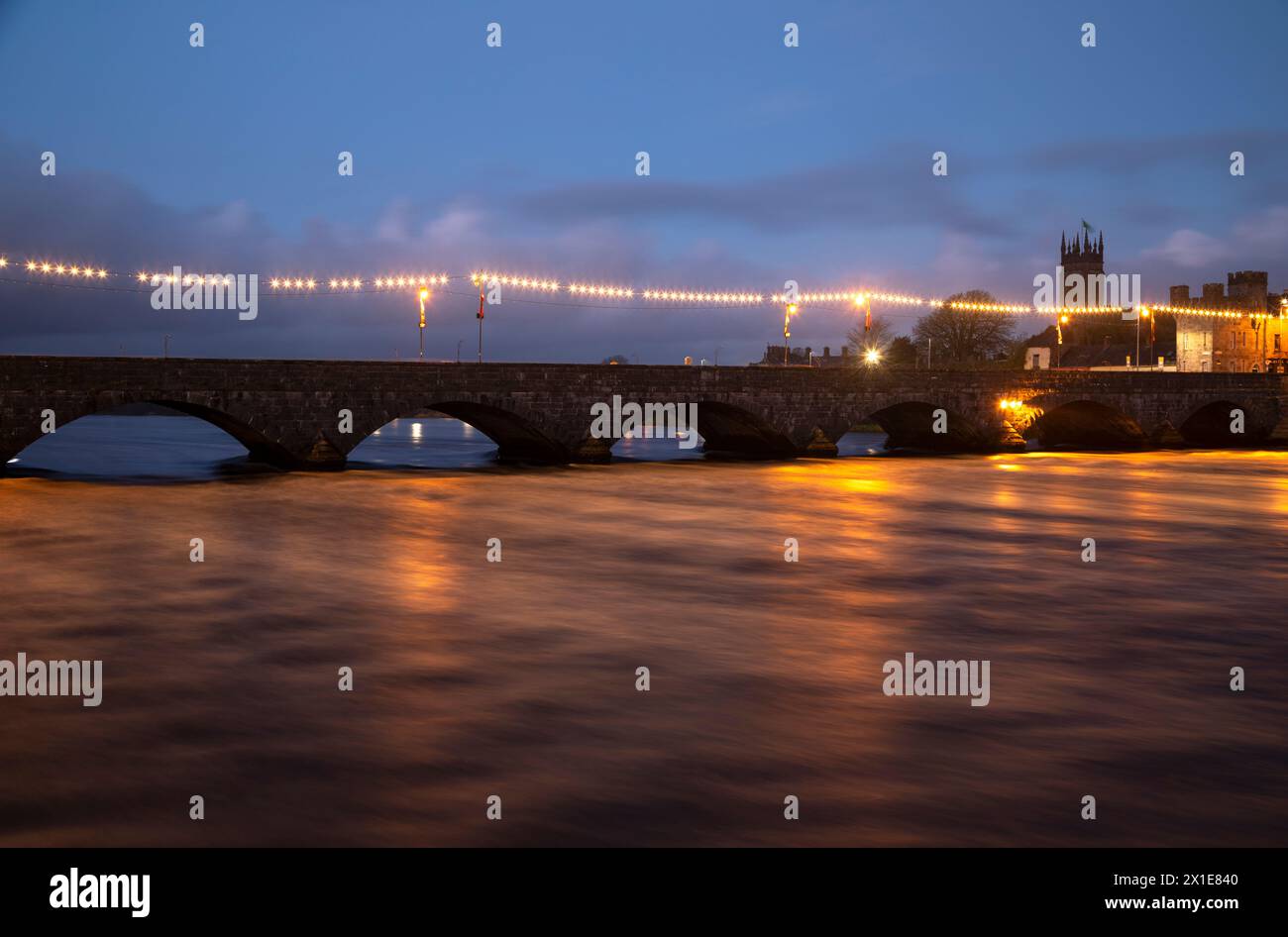 Illuminated view of Thomond bridge over the river Shannon in Limerick ...