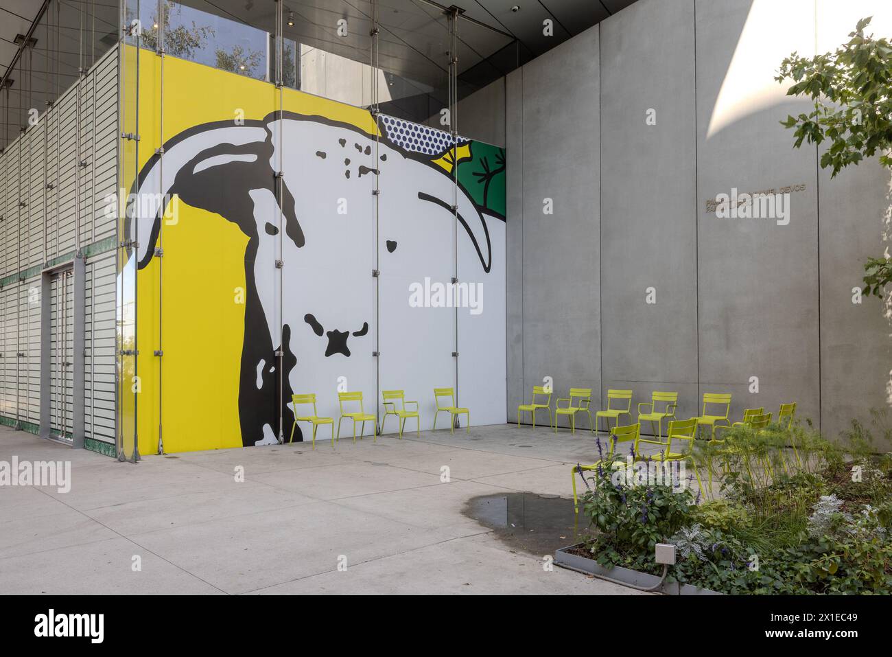 New York, high line art, drawing of a bull Stock Photo - Alamy