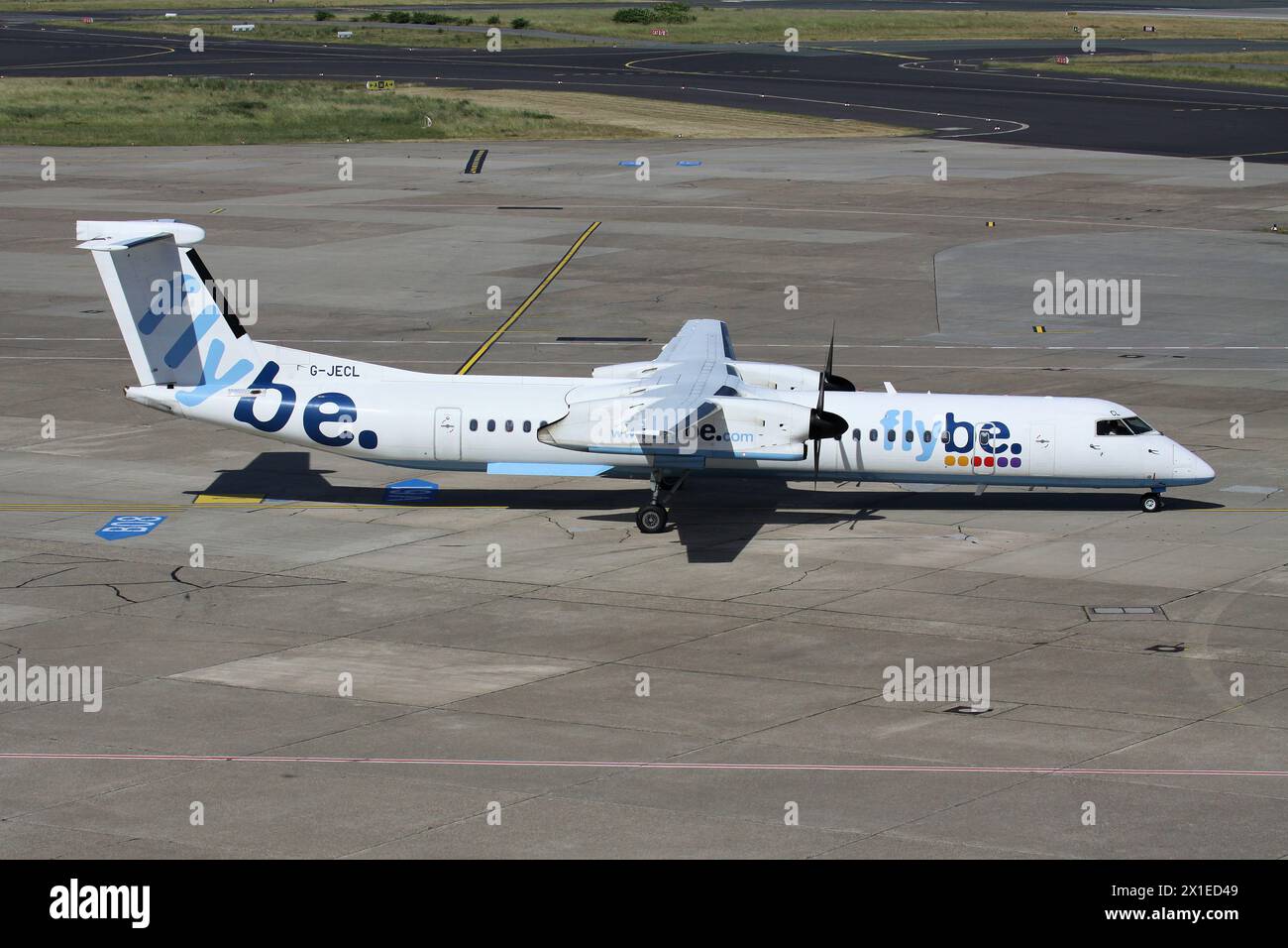 British flybe Bombardier DHC-8-400 Dash 8 with registration G-JECL at ...