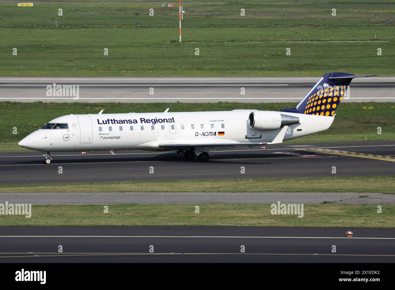 Bombardier crj200 regional jet hi-res stock photography and images - Alamy