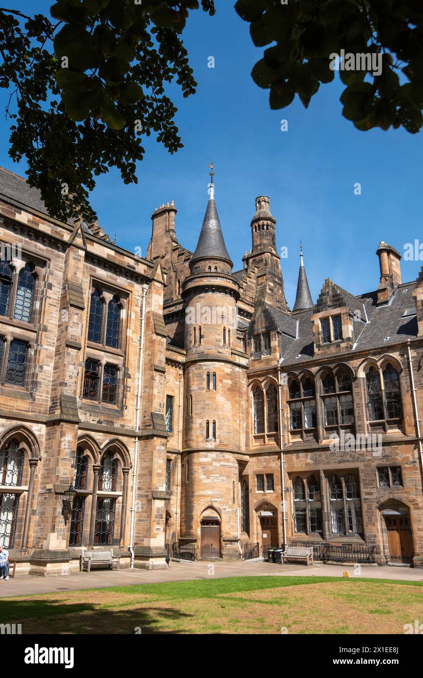 Quadrangle group hi-res stock photography and images - Alamy