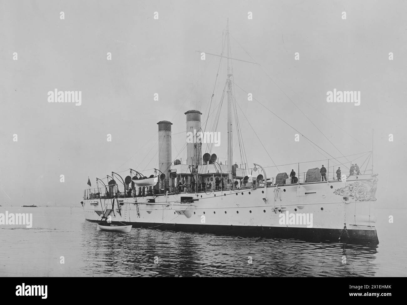 Uss cincinnati hi-res stock photography and images - Alamy