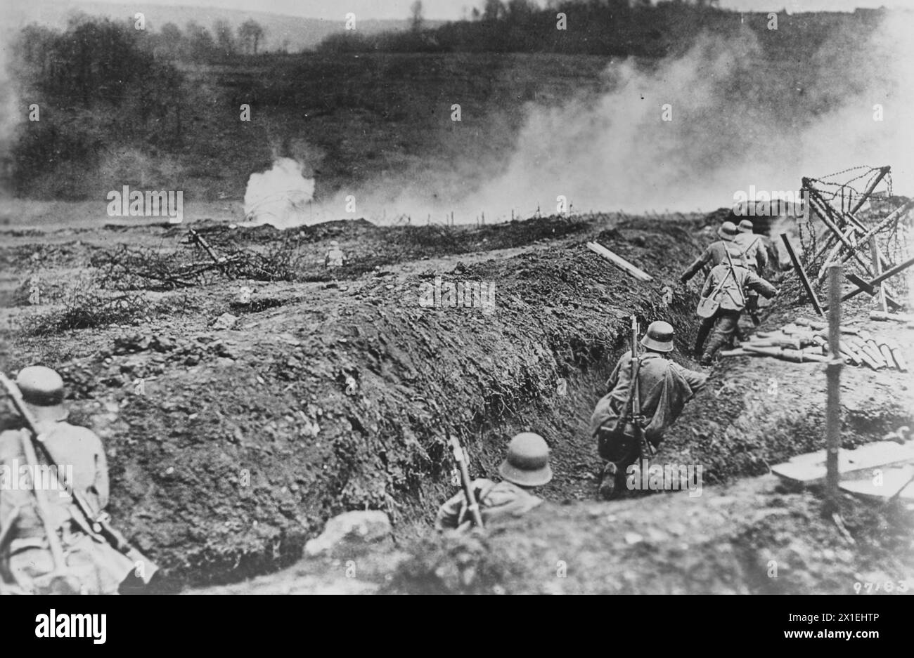 World War I Photos: German Infantry carrying out a trench raid in the ...