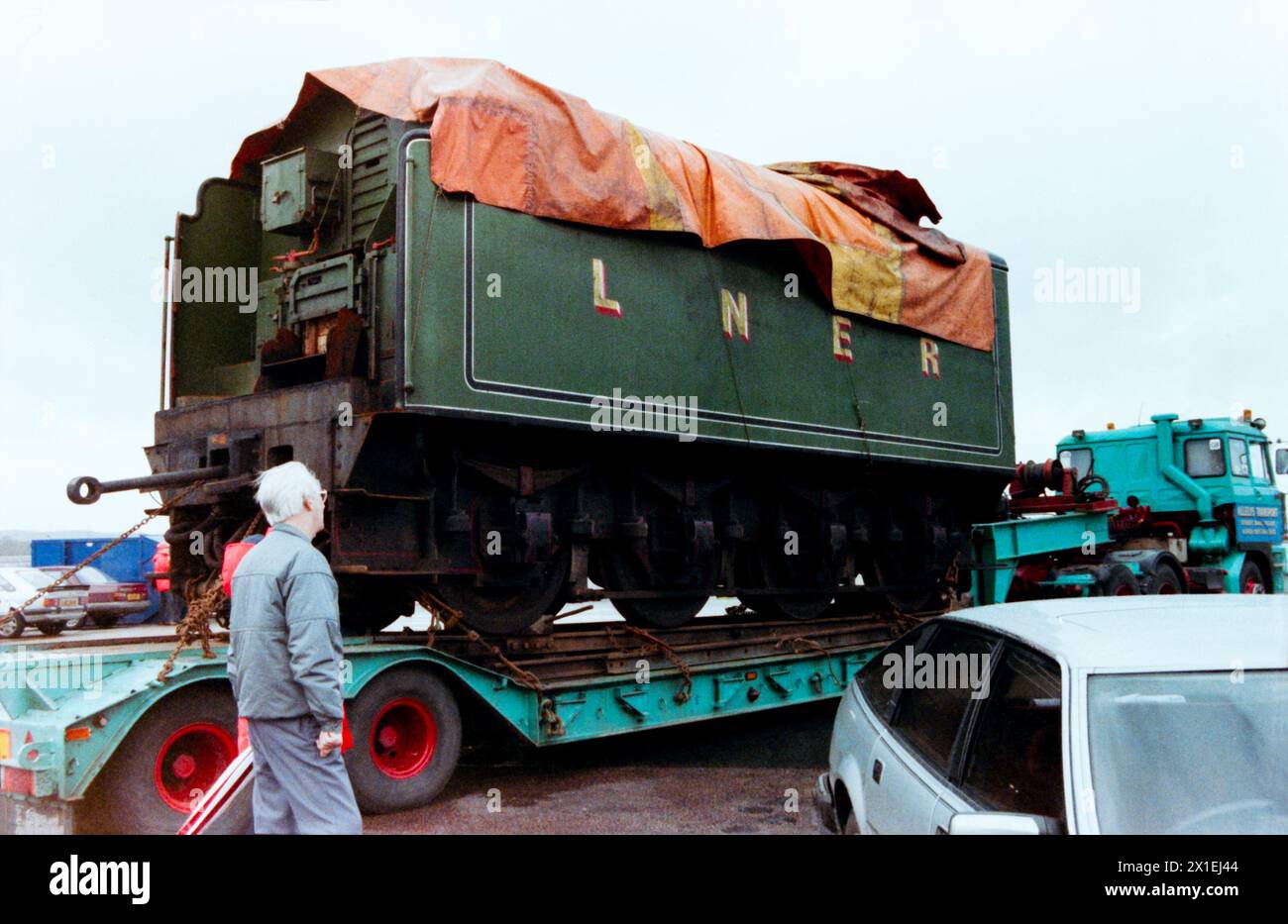 Steam locomotive Flying Scotsman being unloaded from the French ...