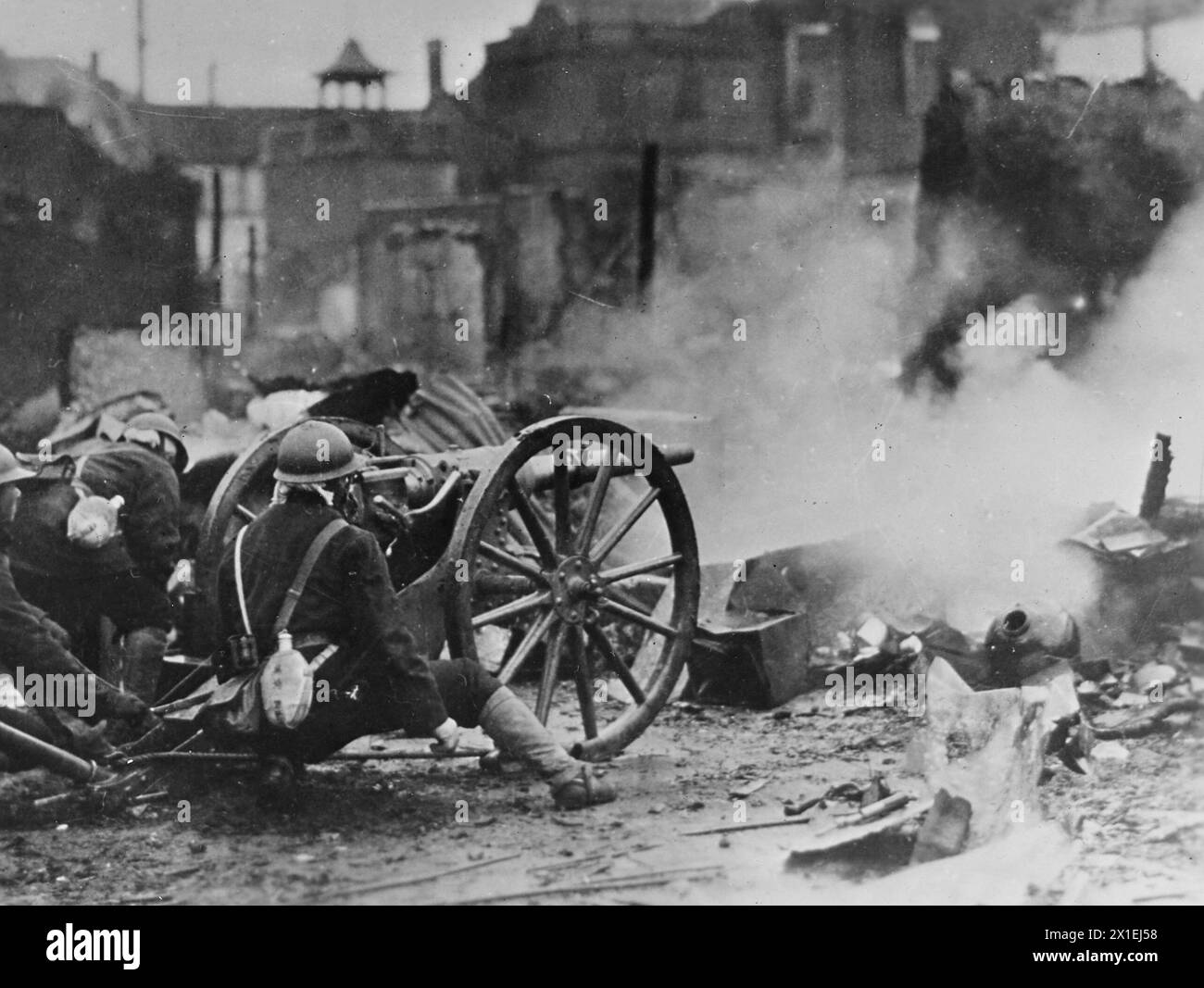 Japanese light naval guns hi-res stock photography and images - Alamy