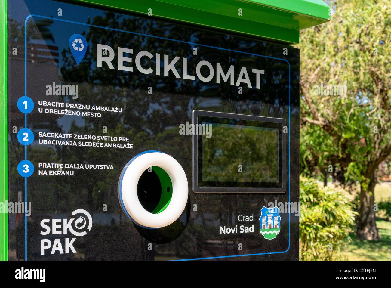 Bottles reverse vending machine hi-res stock photography and images - Alamy