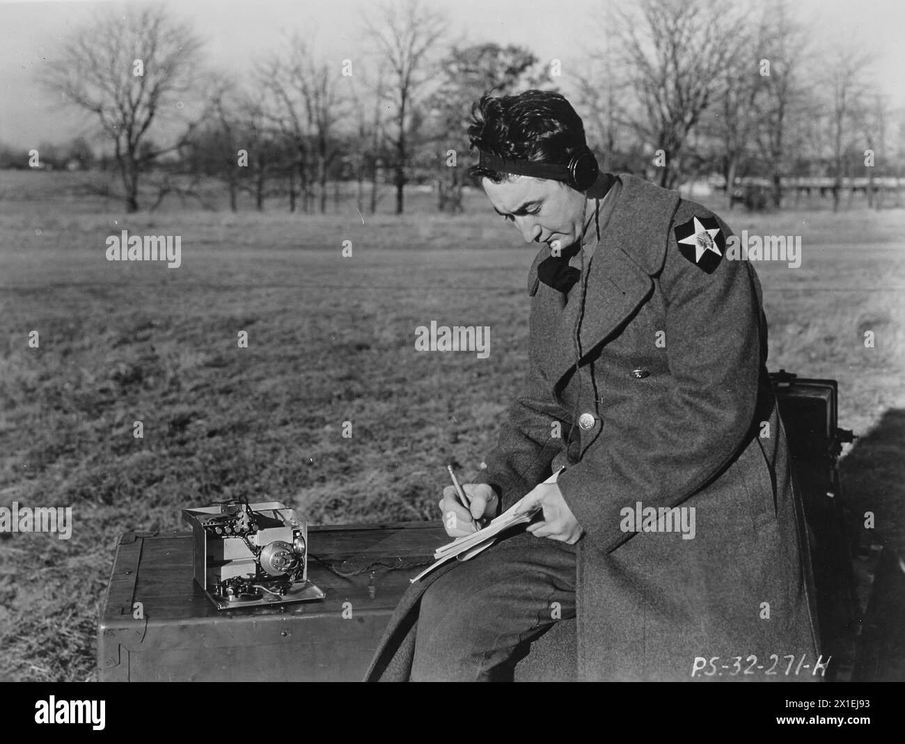 Telegraph soldier black and white hi-res stock photography and images ...