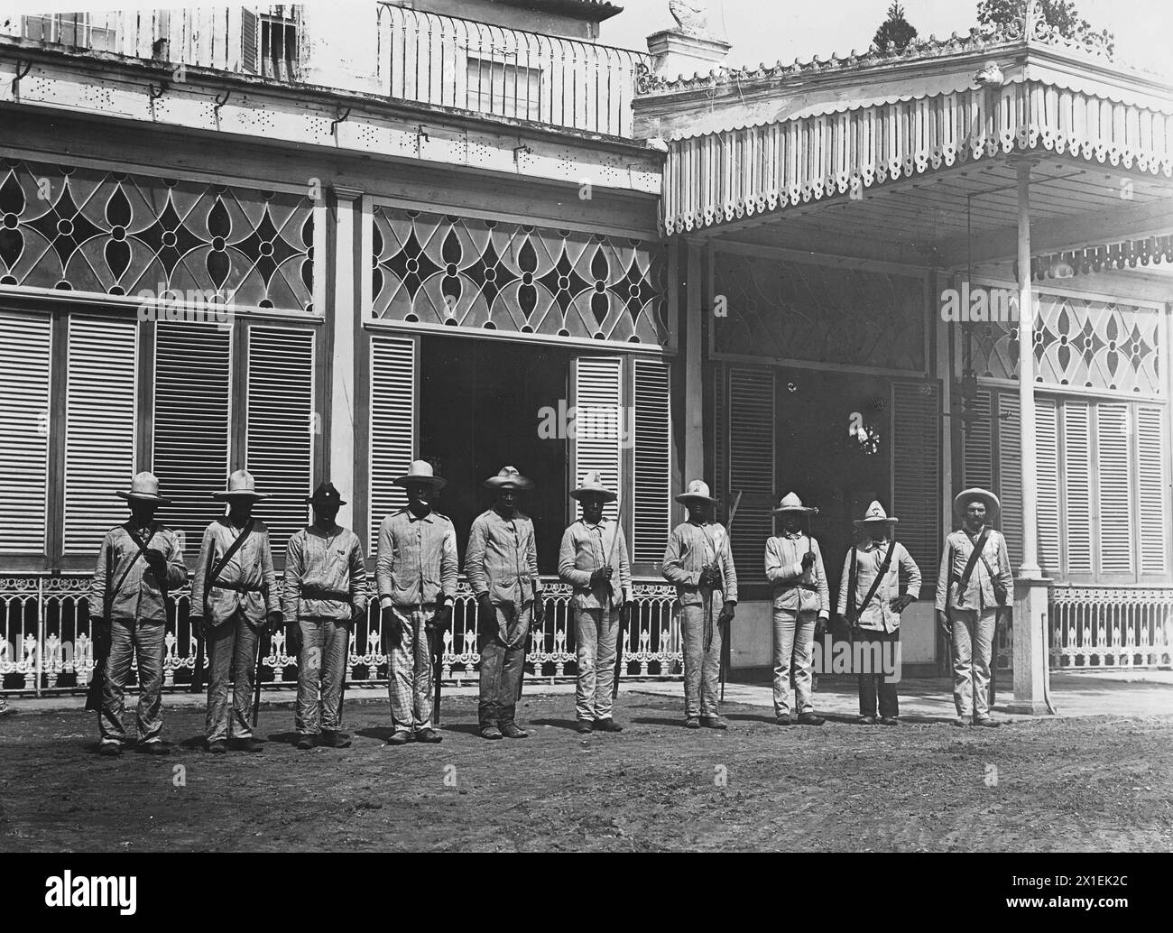 Cuban guards hi-res stock photography and images - Alamy