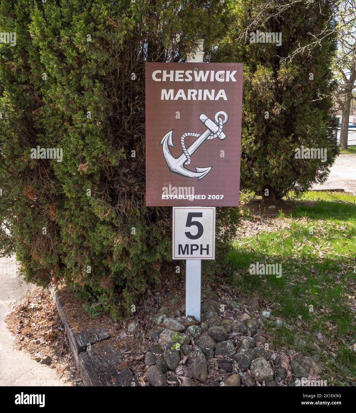 The Cheswick Marina and a 5 MPH sign next to a road in Pennsylvania ...