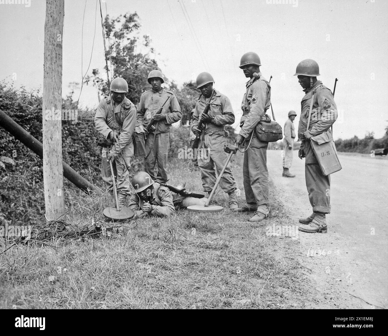 Mine detector hi-res stock photography and images - Alamy