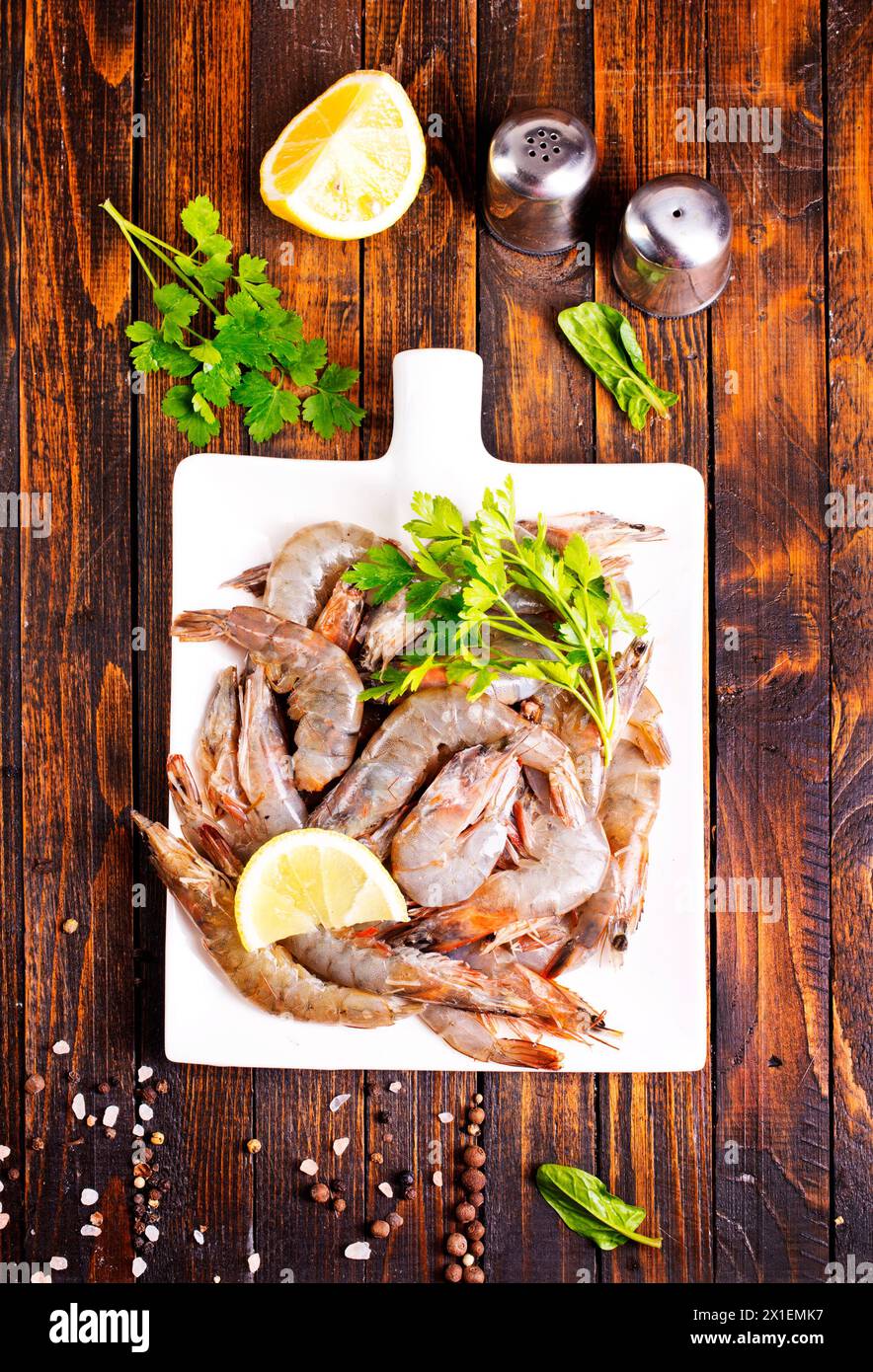 Uncooked Raw peeled tiger white shrimp prawn Stock Photo - Alamy
