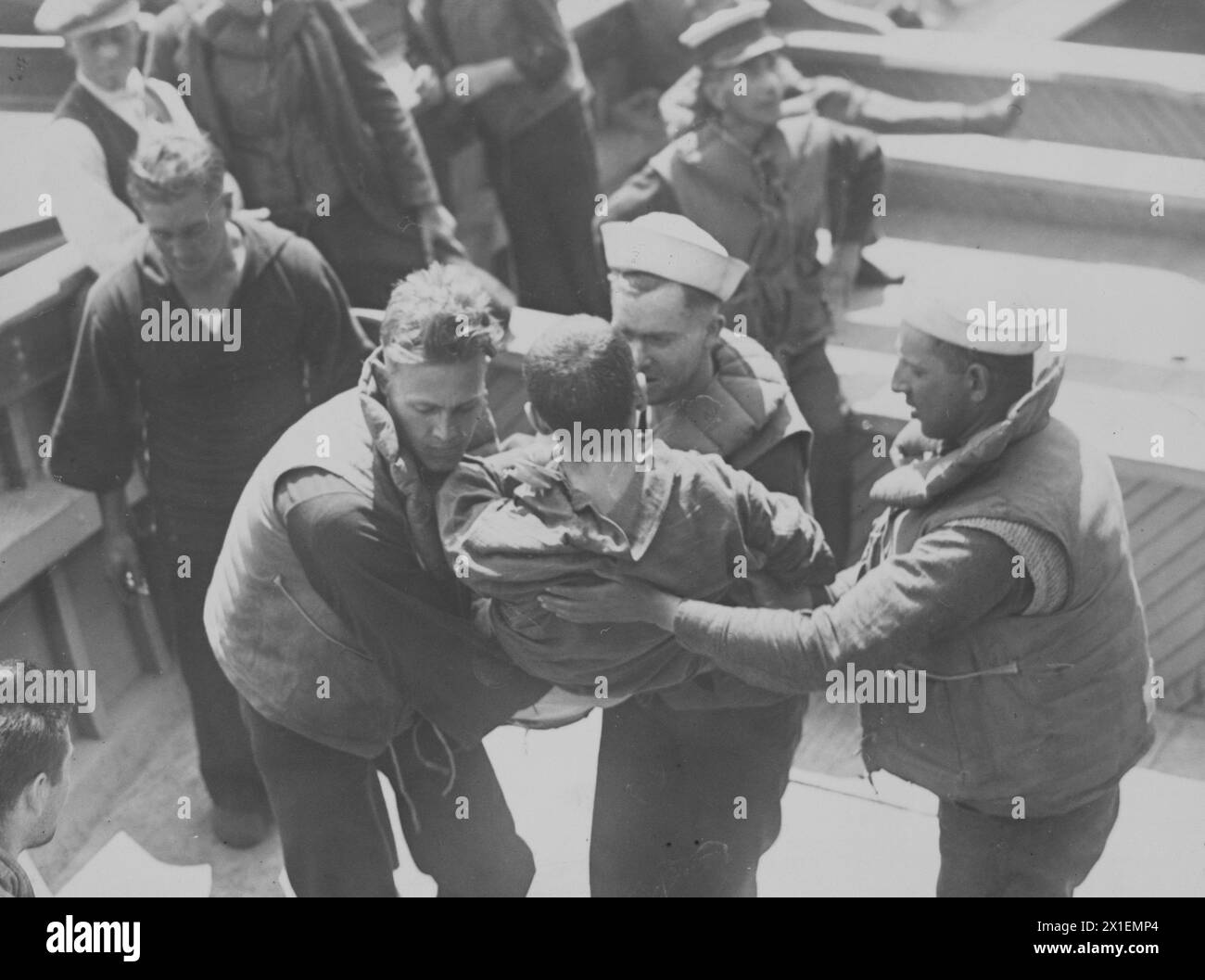 World War I Photos: Sailors carrying a paralyzed soldier onto a ...