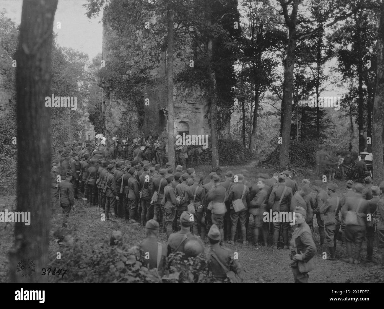 World War I Photos: The 77th Division concert troupe, band, orchestra ...