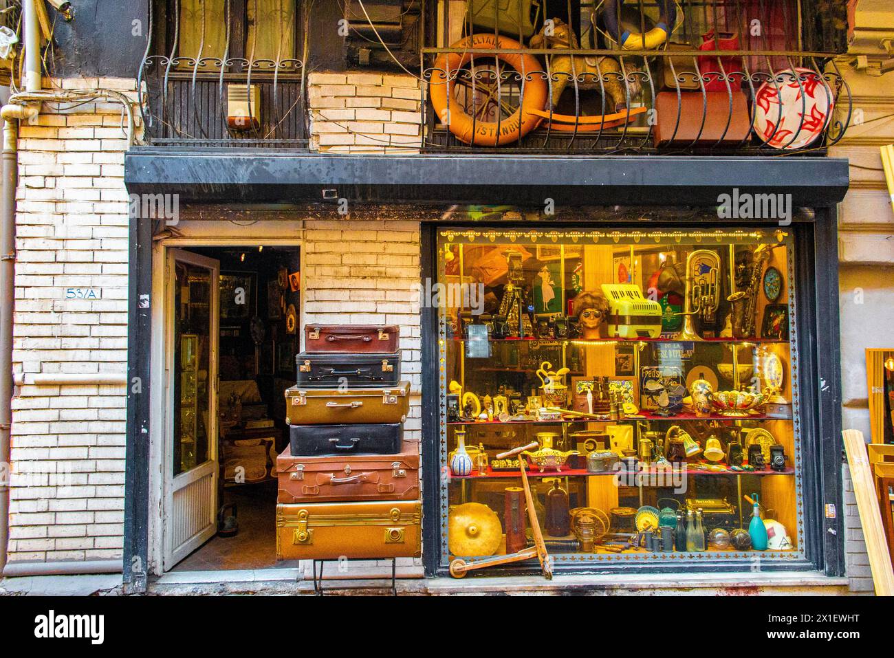 Antique shop in istanbul turkey hi-res stock photography and images - Alamy