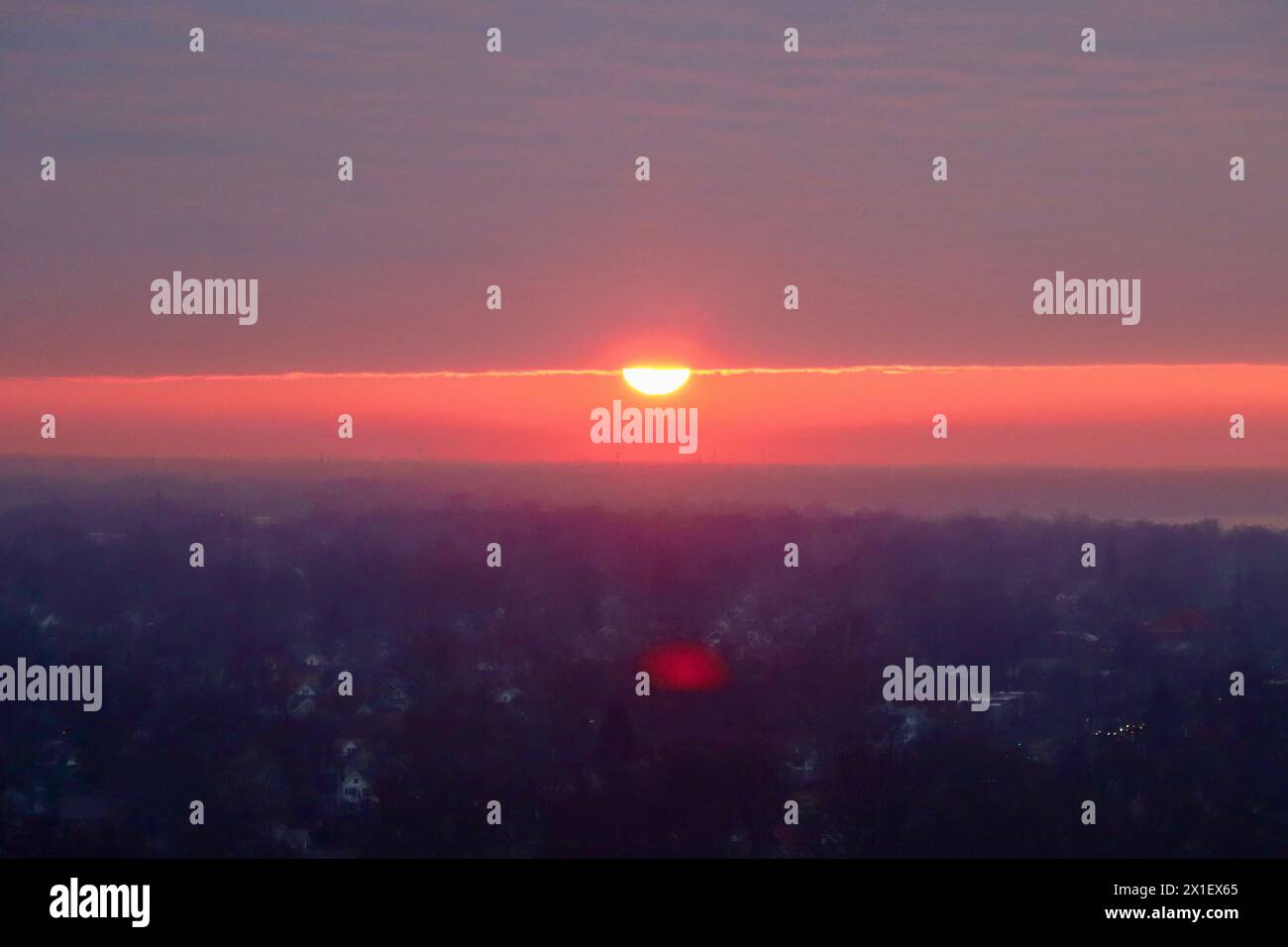 Dramatic sunset over Lake Erie in Northeast Ohio, USA Stock Photo - Alamy