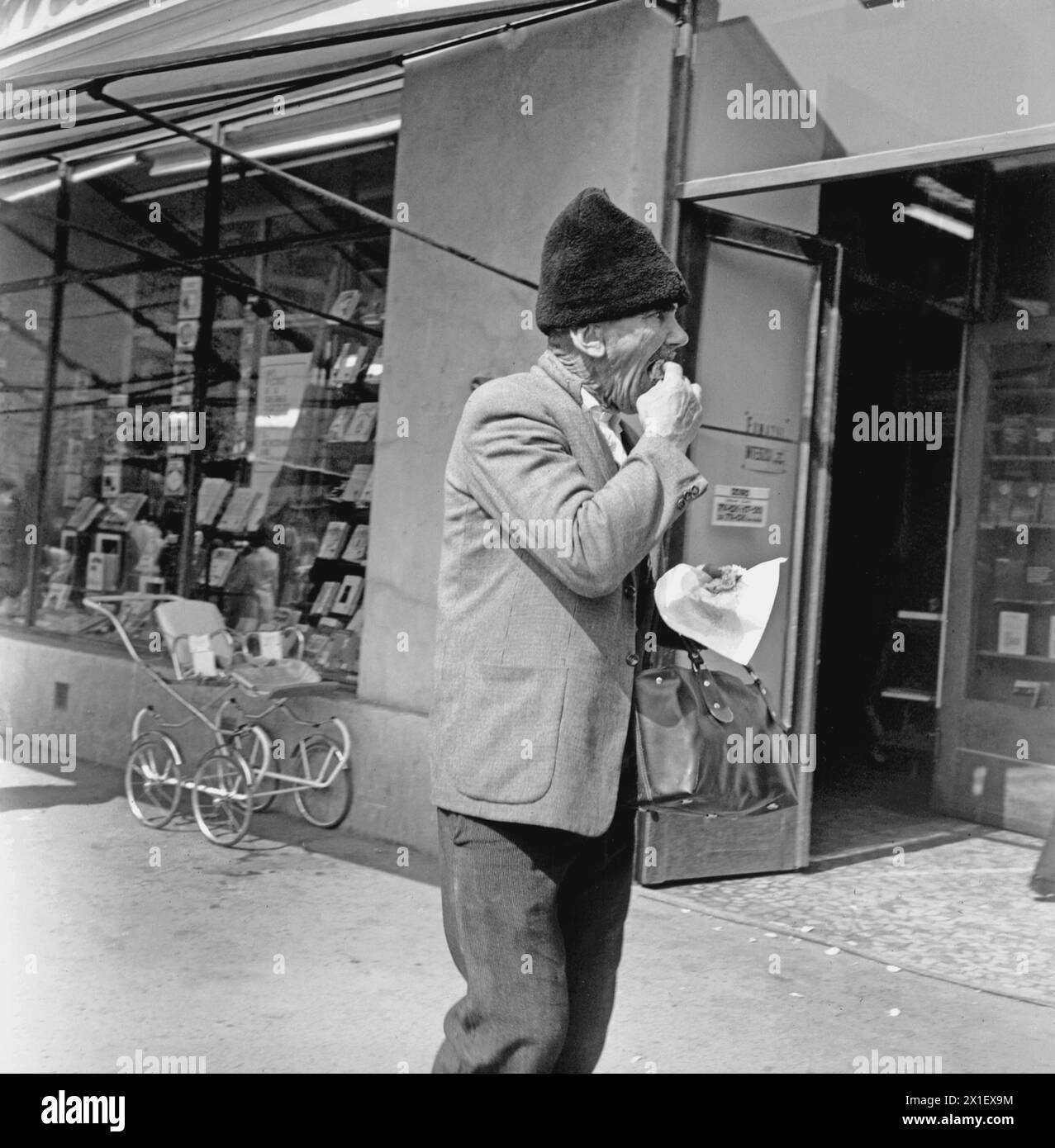 Poor man eating hi-res stock photography and images - Alamy