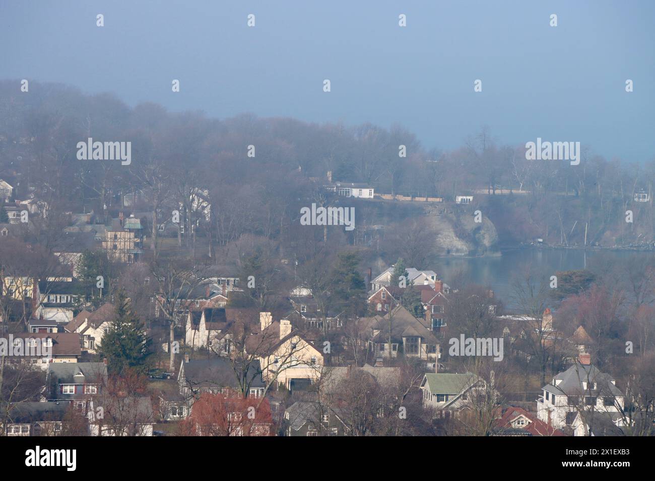 Thick fog rolling in from Lake Erie over Lakewood, Ohio Stock Photo - Alamy