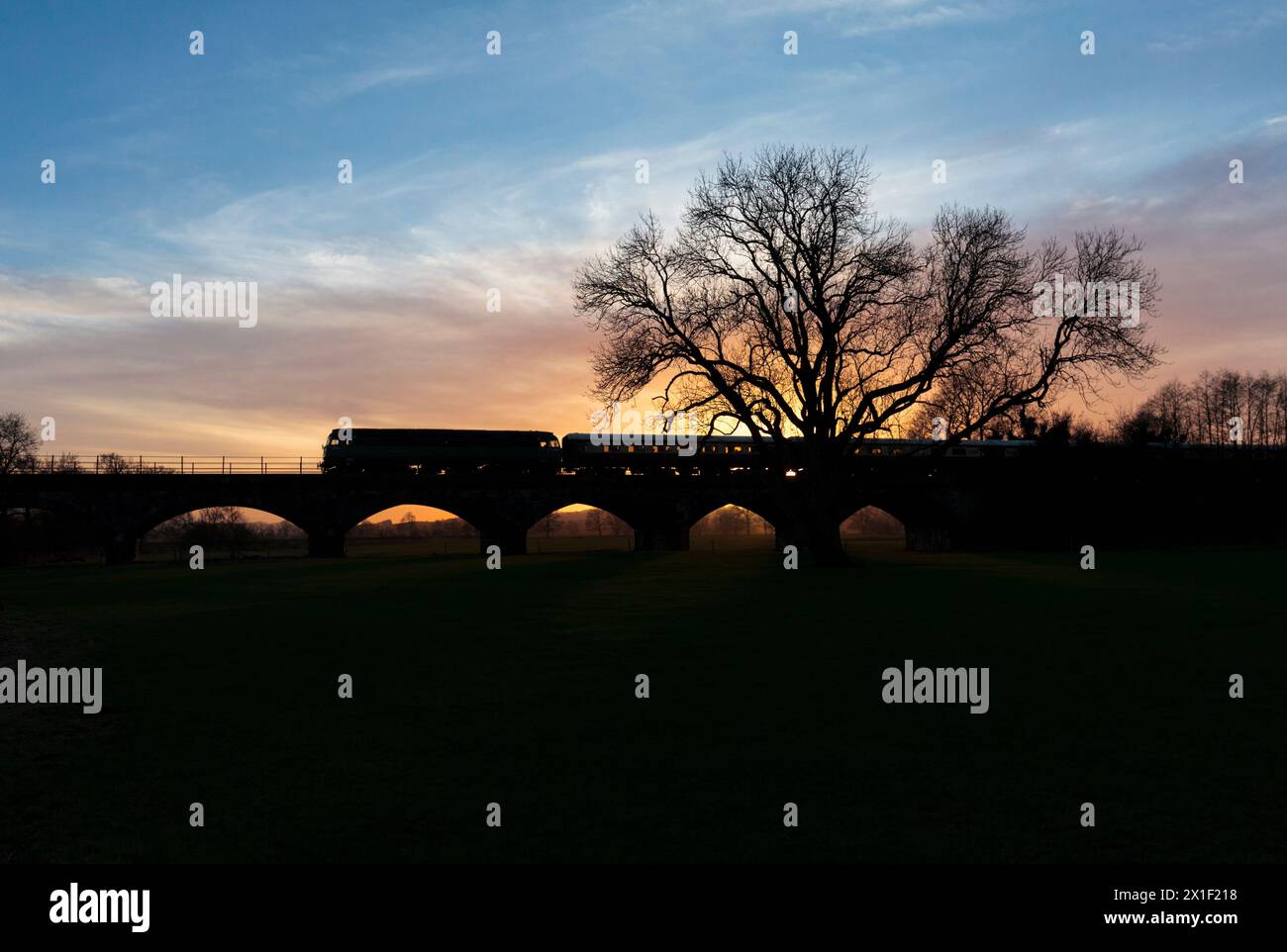 Locomotive Services class 47 diesel loco crossing Melling viaduct on ...