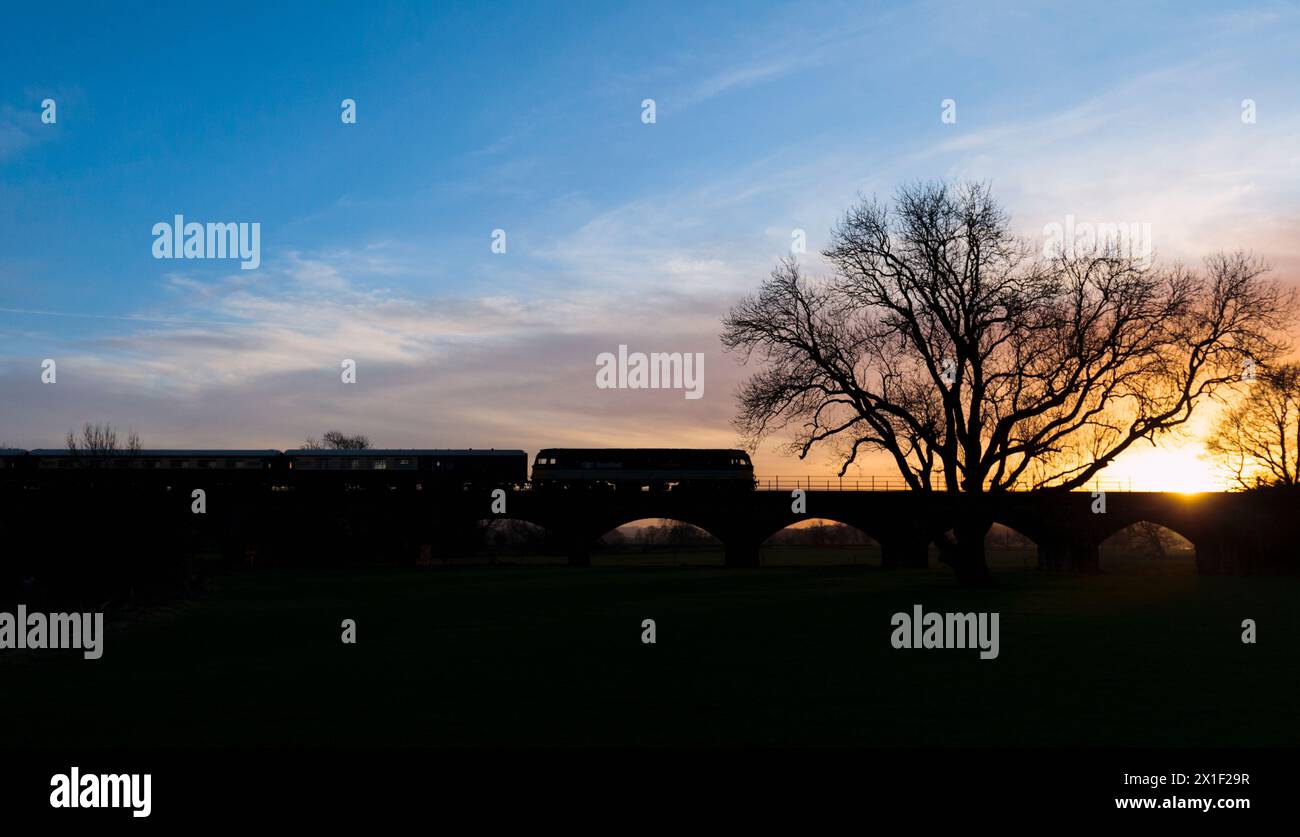Locomotive Services class 47 diesel loco crossing Melling viaduct on ...