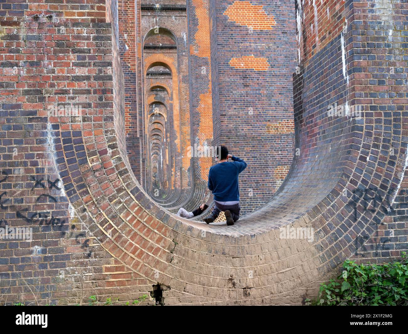 April 2024 - Couple taking photo at the famous Balcombe viaduct in ...