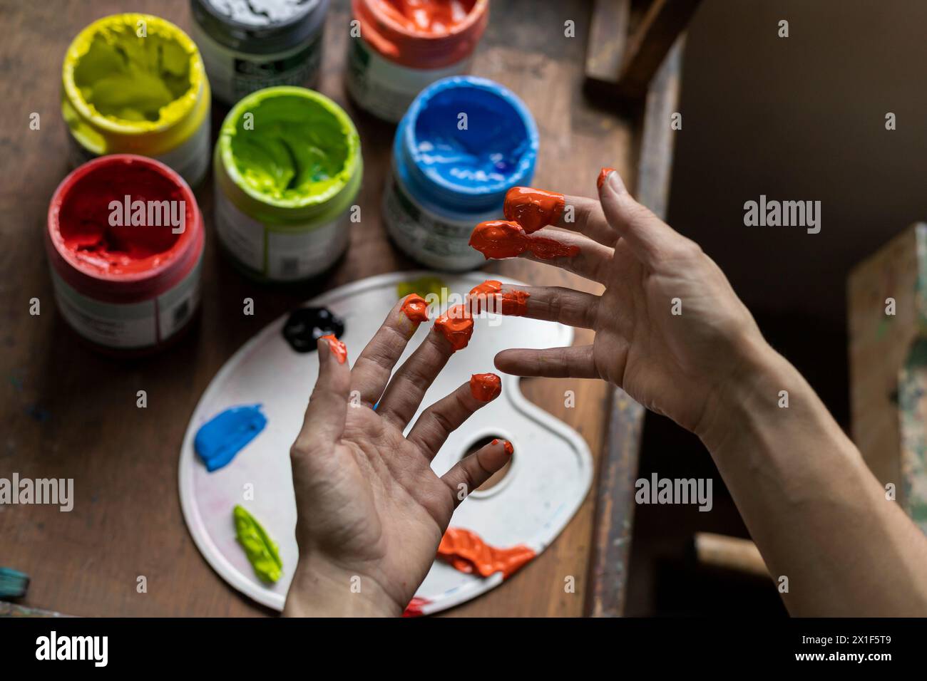 Artist paint pots hi-res stock photography and images - Alamy