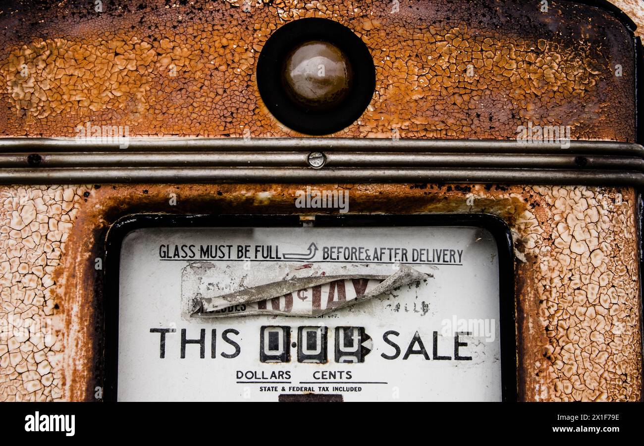 Rusted old gas pump in North Carolina Stock Photo - Alamy