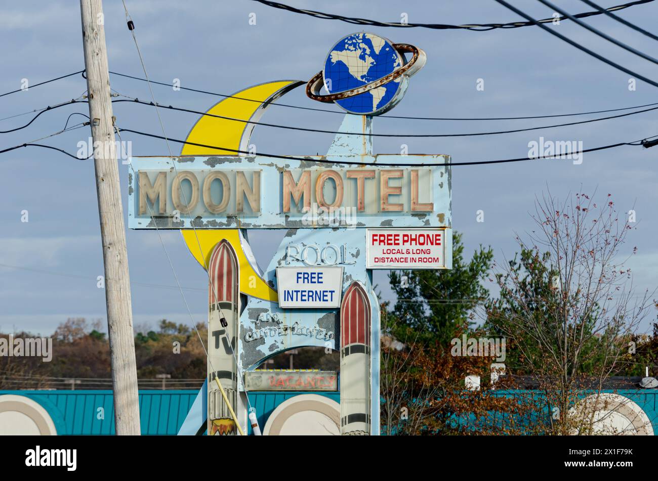 1950s motel sign hi-res stock photography and images - Alamy