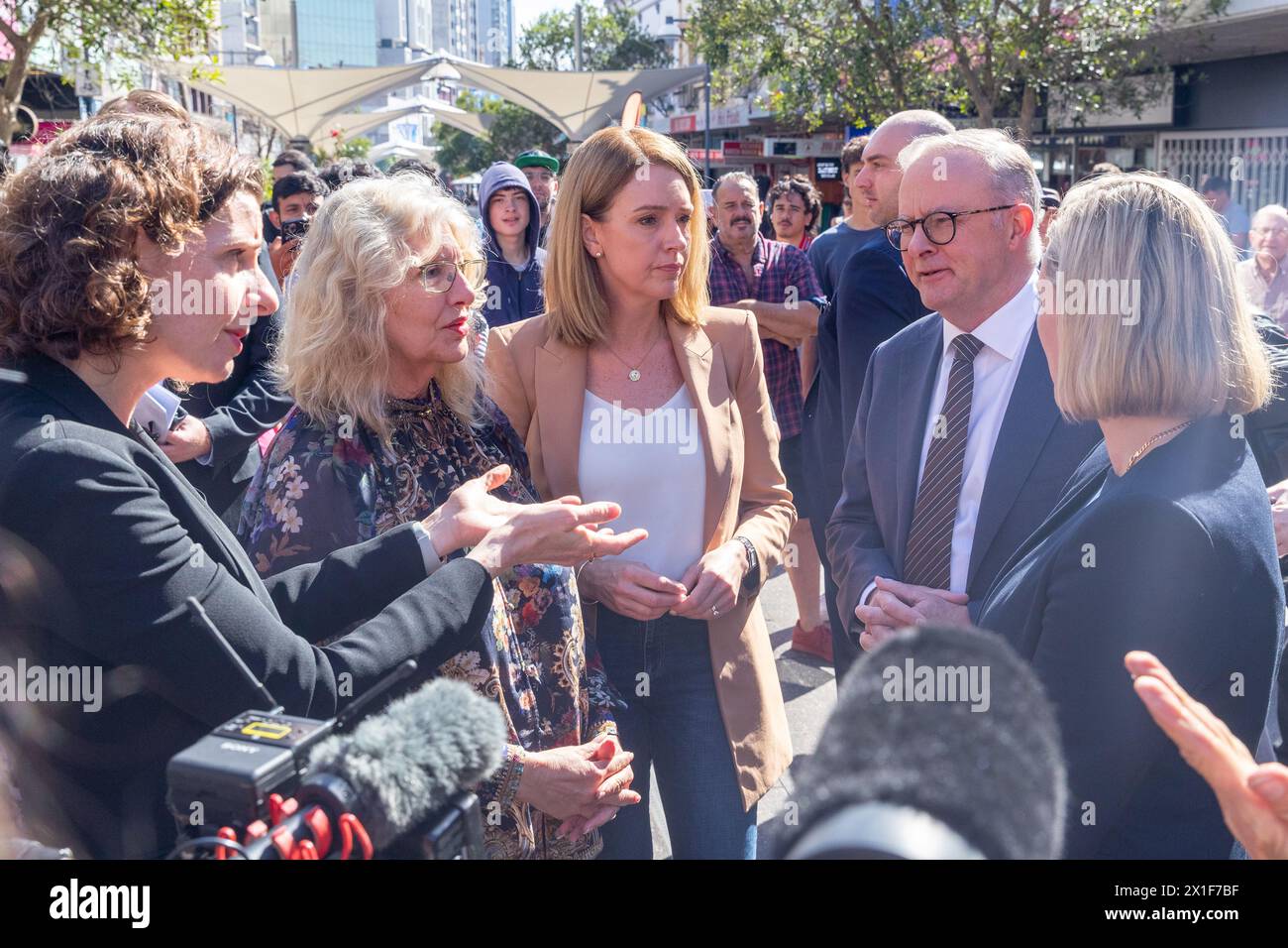 Sydney, Australia. 14 April 2024. Scenes from the aftermath of Joel ...