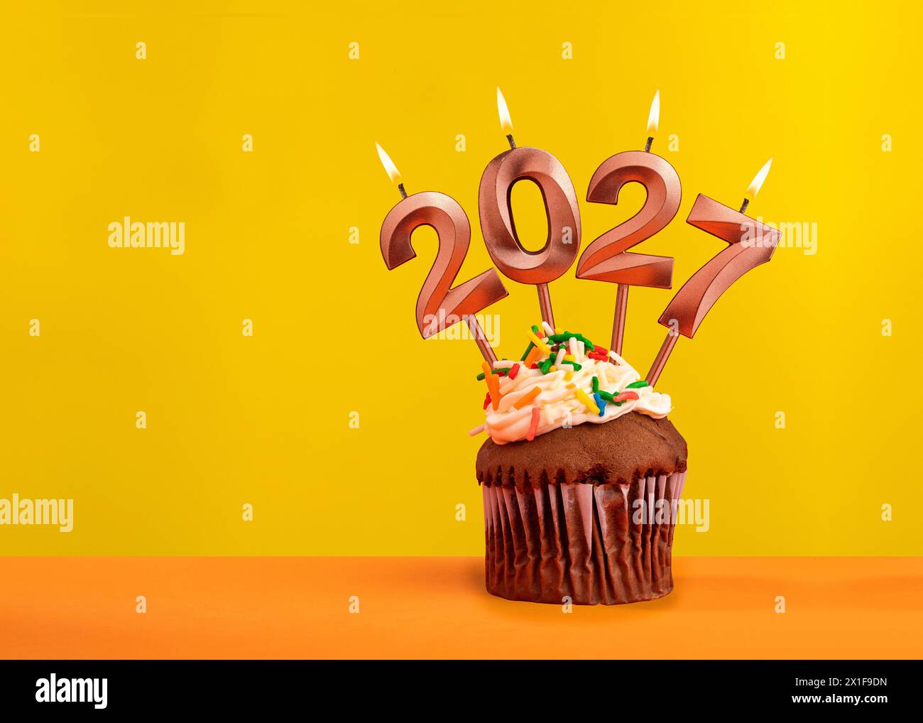 2027 yellow hi-res stock photography and images - Alamy