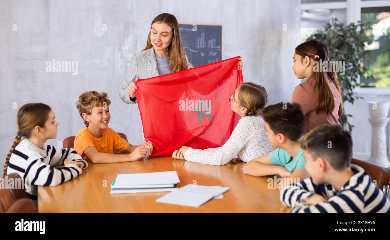 Teacher showing Morocco flag to group of schoolchildren Stock Photo - Alamy