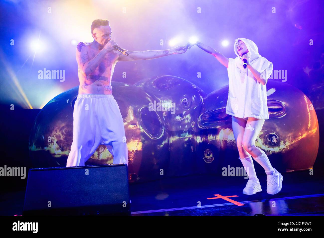 Die antwoord yolandi visser ninja hi-res stock photography and images ...